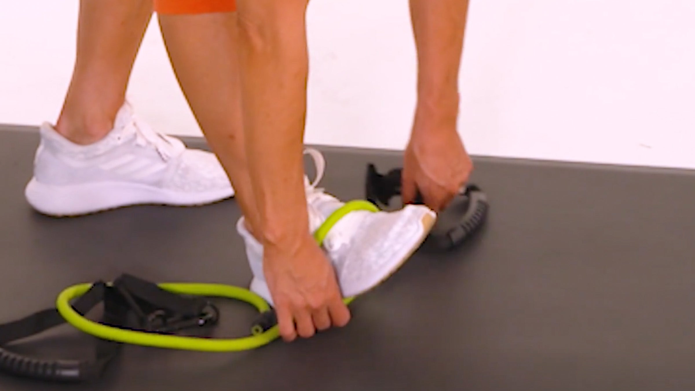 Close-Up Of Proper Wrapping Technique for One Foot | Oxygen Mag